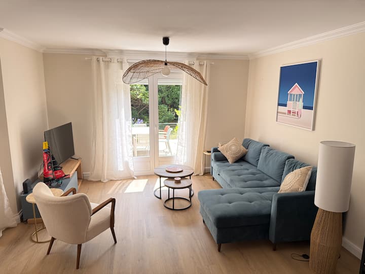 Cozy 2br Walk To Beach Big Terrace + Priv.pkg - Dinard