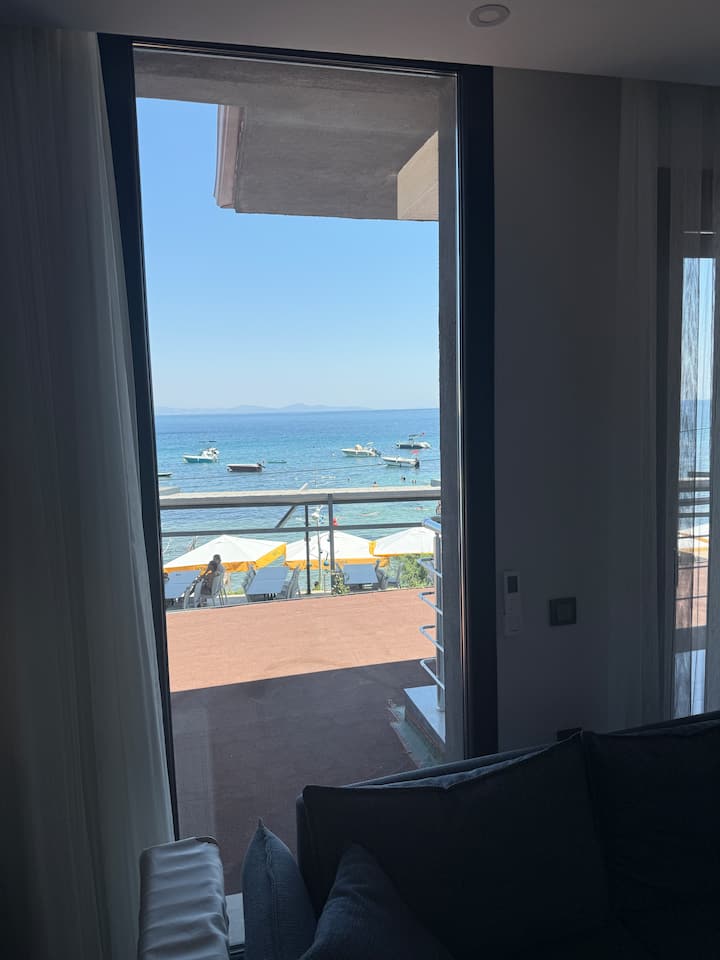 Karaburun Denize Sıfır Yazlık Ev - Karaburun