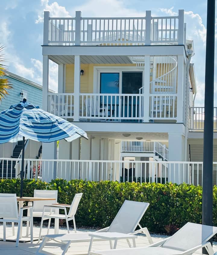 Riverfront Sunrise Retreat At Ocean View - Stuart, FL