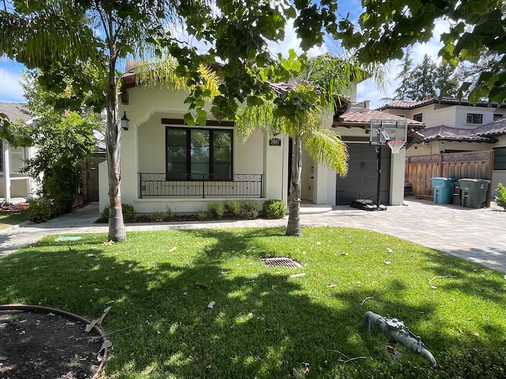 A Cozy And Comfortable Room - Palo Alto, CA