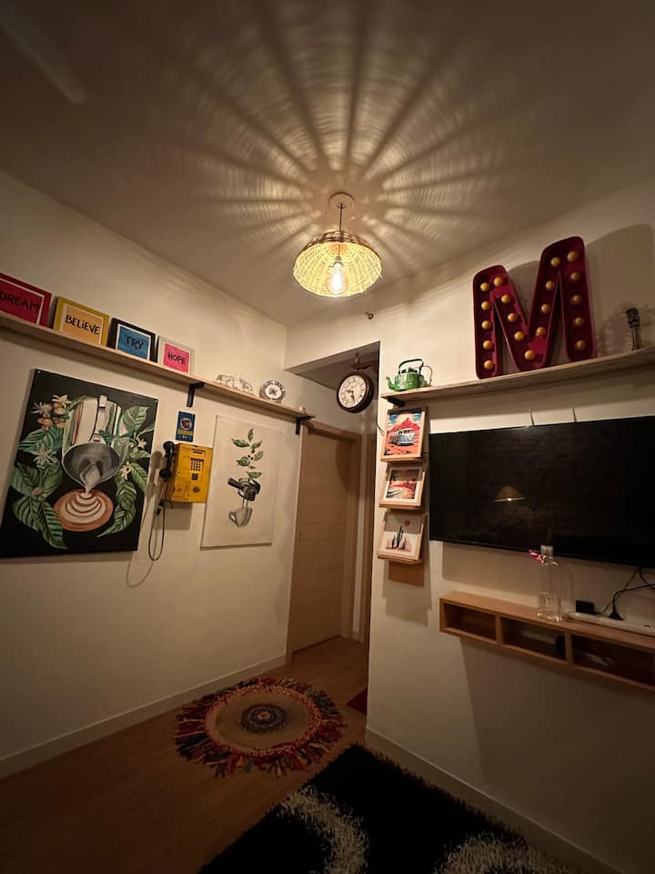 " Mojmaa Homestays – Scenic Room Lounge” - Gandhinagar
