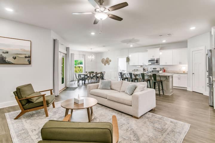 Mins To Navarre Beach! Lg Family Home/ Fenced Yard - 納瓦爾