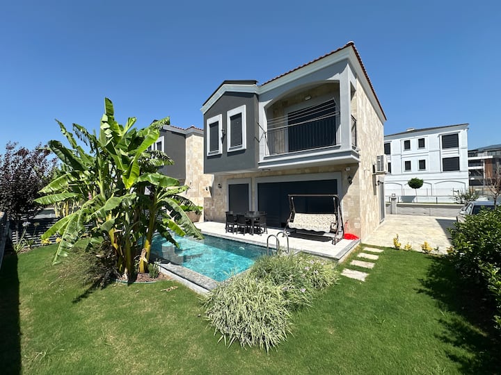 Davutlar 4+1 Villa ÖZel Havuzlu - Davutlar