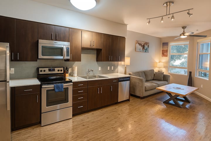 La Vibe 1br | 2 Pools, Parking + Prime Location - West Hollywood, CA