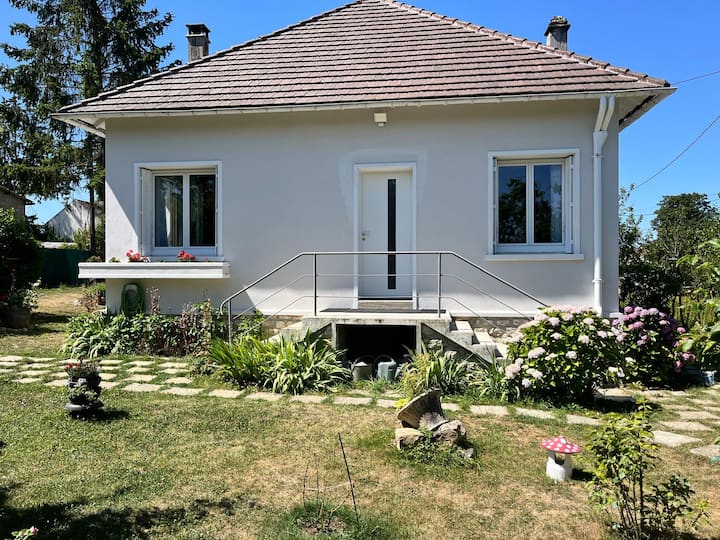 Suite Spacieuse Confortable Vintage Jaccuzi L’été - Seine-et-Marne