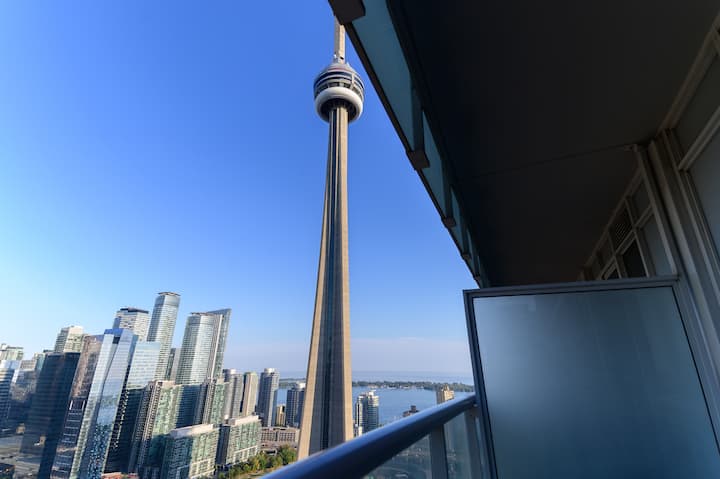 Ambient Vibe Downtown Condo - Toronto