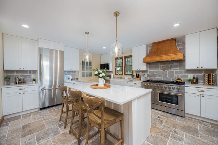 Bellawood Farmhouse - Ashville, OH