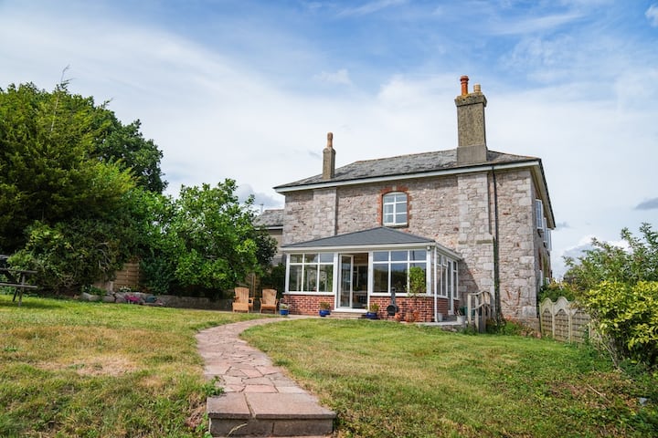 Spacious Georgian Farmhouse - Buckfastleigh
