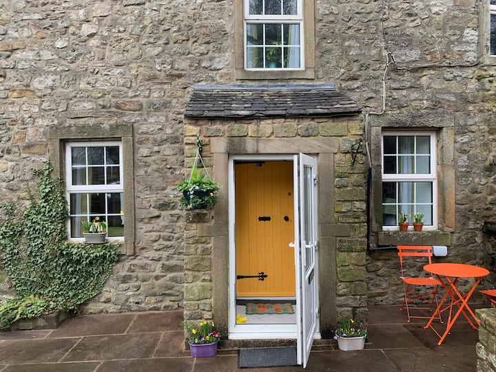 Inglenook Cottage - Quirky And Colourful - Settle