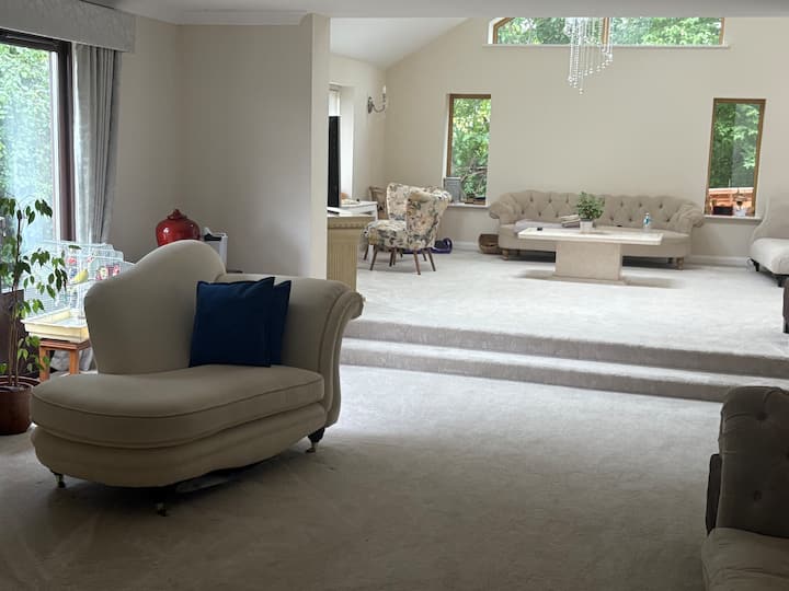 Stylish Room In A Large Home - Milton Keynes
