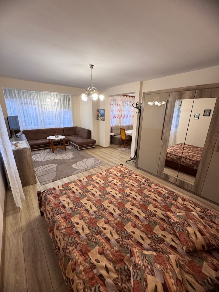 Уютен апартамент с двор и навес - Burgas