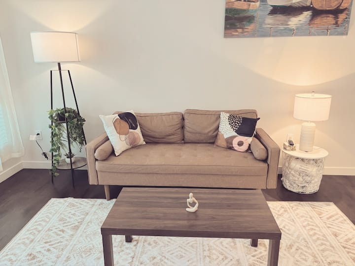 Luxury, King Bed + Air Mattress, High Floor - Irvine, CA