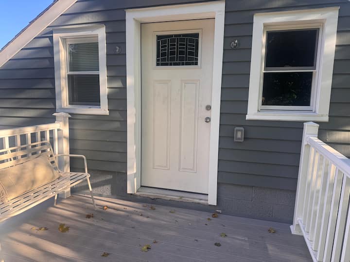 Small Studio - Mid-term Rental - Derby, CT