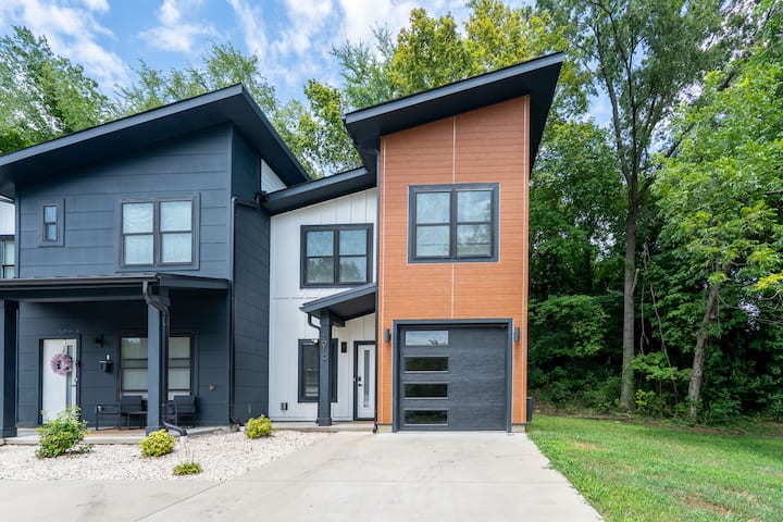 Trendy Townhome Near Downtown - Concord, NC