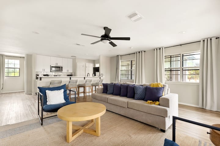 Spacious 5br Lake View Getaway - Canyon Lake, TX