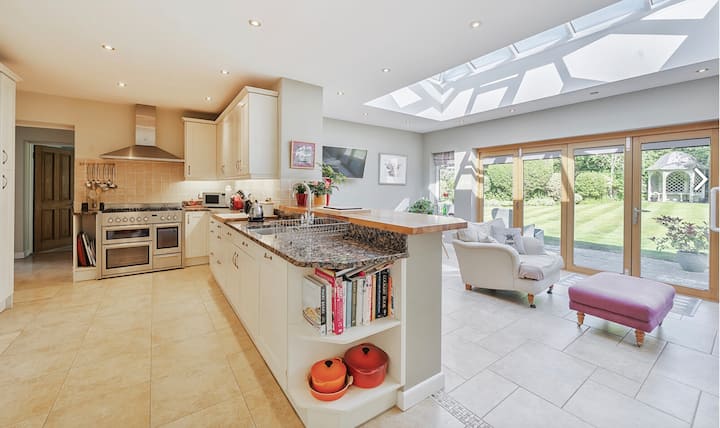 Chalet Bungalow In Surrey Hills - 多爾金
