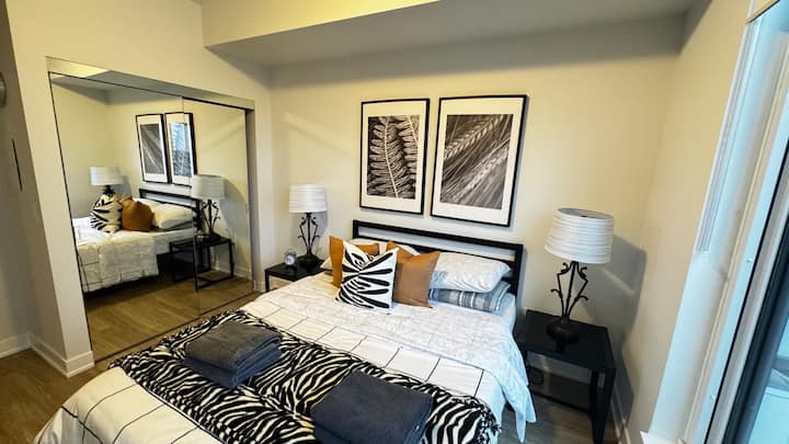 Modern 1+1 Condo In Square One! - Mississauga