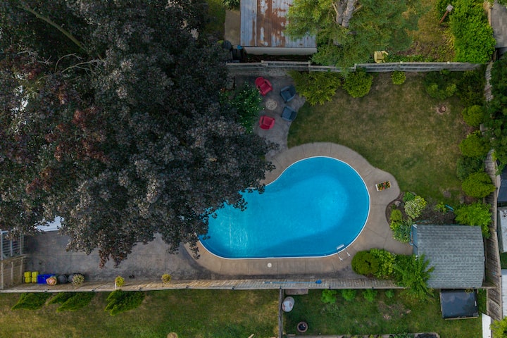 3br->pool | Private Backyard - London