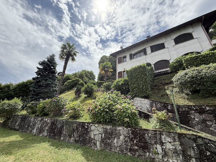Between Greenery And The Lake: A Villa In Stresa - Stresa