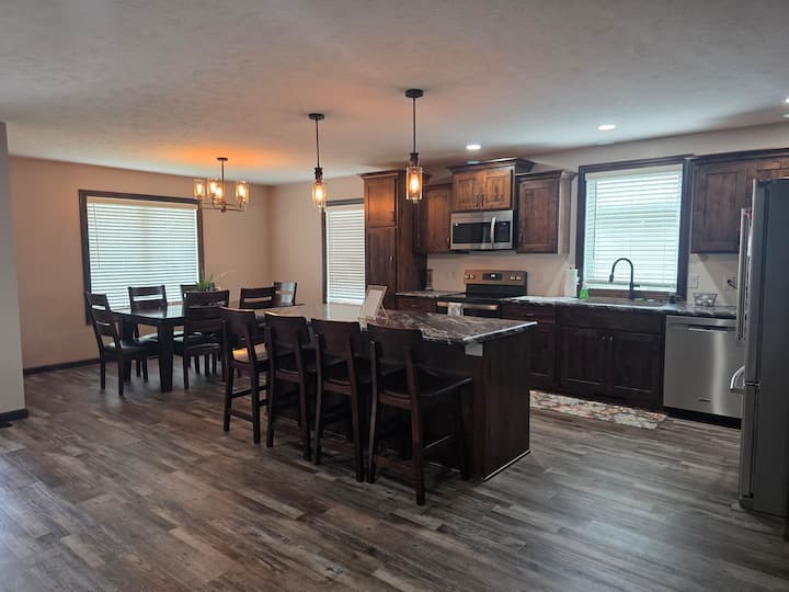 Spectacular Townhouse. Brand New! Up To 12 People - Hastings, NE