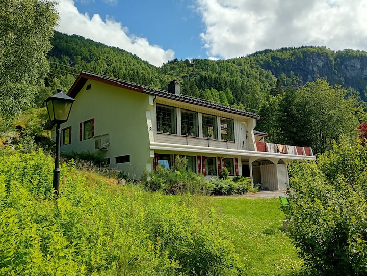 Stillhavn - Quiet & Spacious House Near Geiranger - Eidsdal