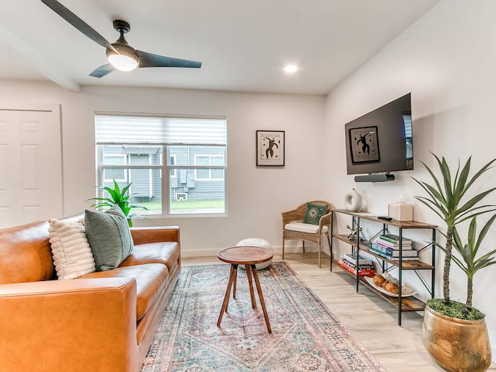 Plaza Stay- Newly Remodeled - Purple Mattress - Boathouse District - Oklahoma City