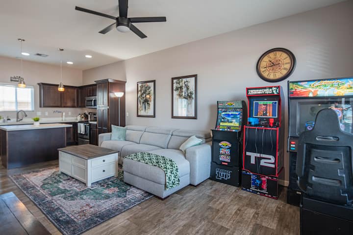 Cozy Farmhouse Home Away From Home; Central Valley - Phoenix, AZ