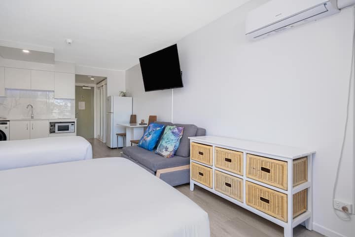 Twin Studio Level 1 - Stunning Ocean Glimpse - Yeppoon