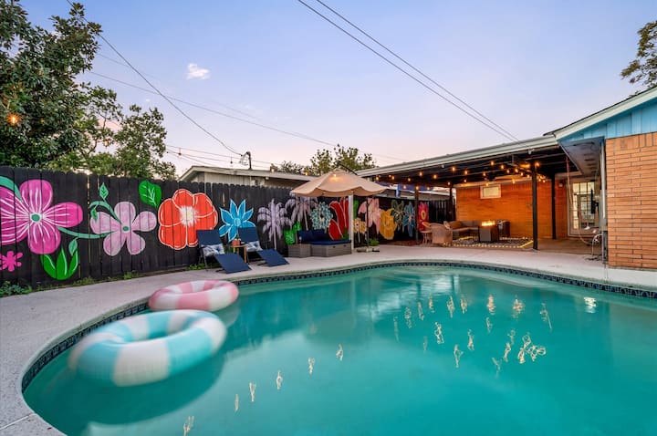 Tiki Bar Oasis - Pasadena, TX