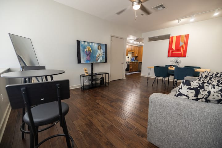 Walkable Stay W/ City Views! - Dallas