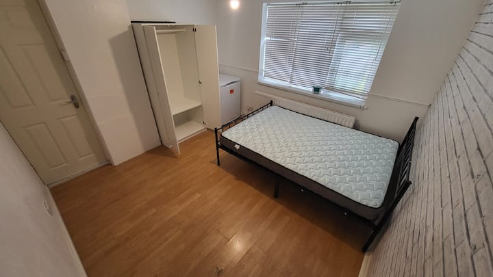 Comfortable Room • Ensuite - Corby