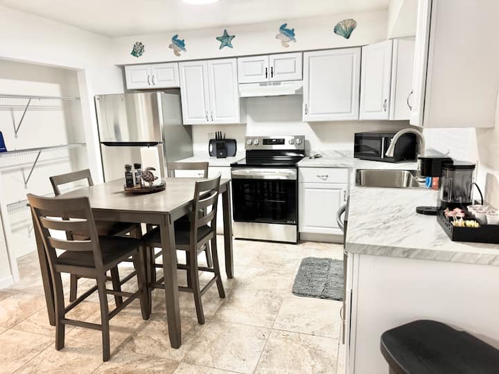 The Manatee Getaway
Fully Remodeled Brand New - Crystal River Preserve State Park, Crystal River