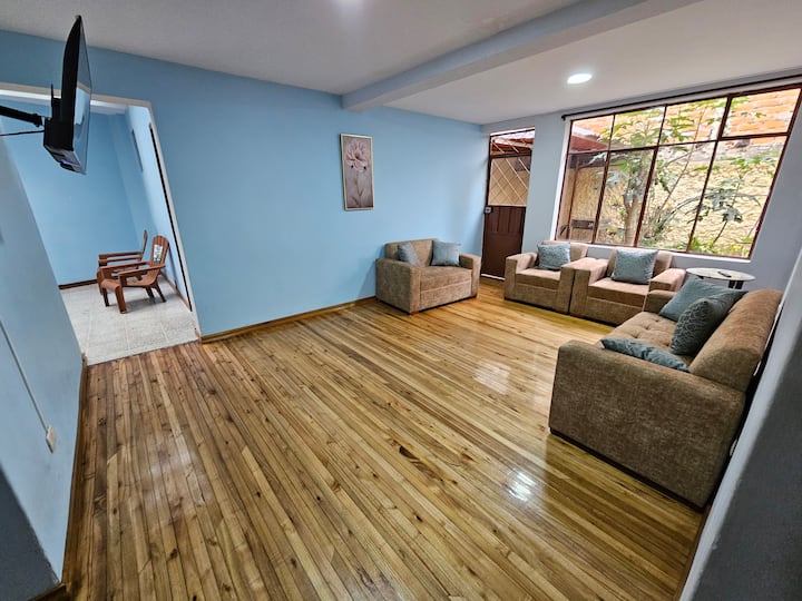 Apartamento Amplio En El Corazón De Cuenca  Centro - Cuenca