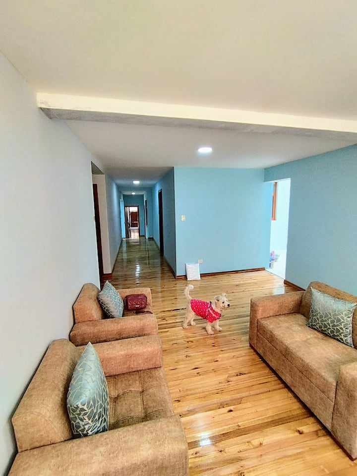 Apartamento Amplio En El Corazón De Cuenca Centro - Cuenca