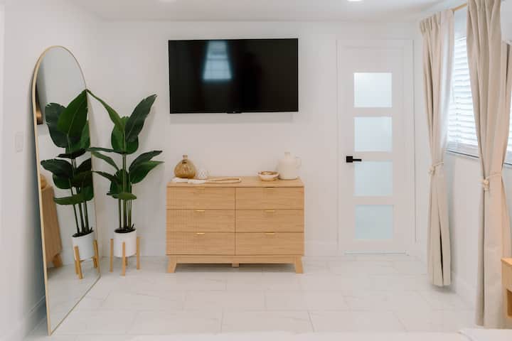 Modern Private Guesthouse, Mins From Seu - Lakeland, FL