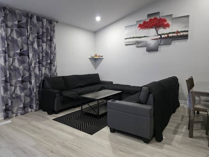 Home In Oshawa Near Durham College & Ontario Tech - Oshawa