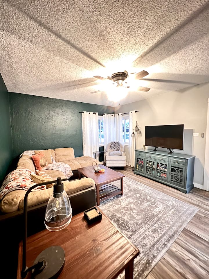 *Historic Deereville Home* Pet Friendly! - Dubuque, IA