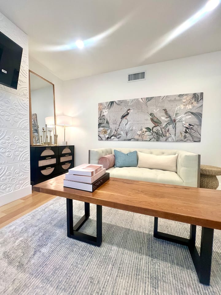 Gorgeous Midtown Flat - Sacramento, CA