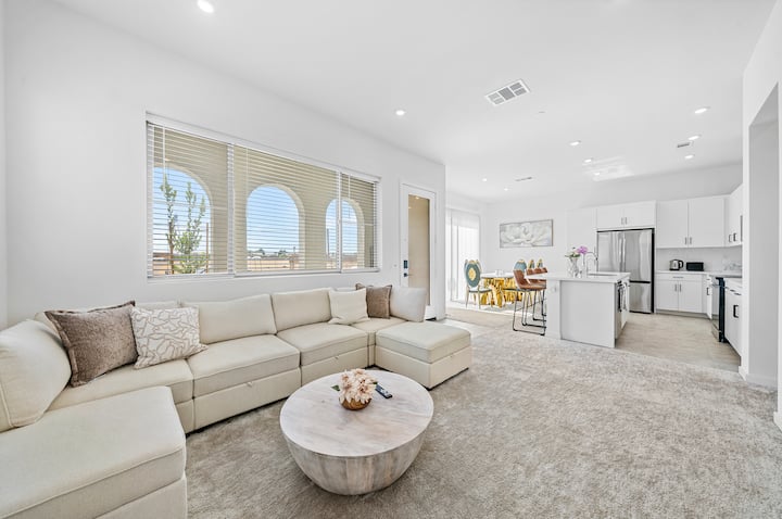 20% Off Monthly | Fully Furnished | Modern Design - Auto Club Speedway
