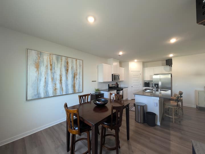 Triangle Street Retreat - Fayetteville, AR