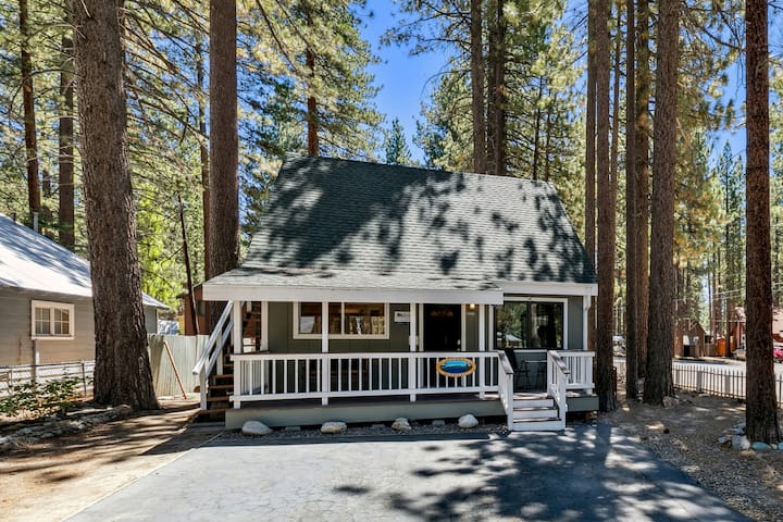 Tommy Tee's Forest Cottage: Hot Tub, Near Heavenly - 南太浩湖