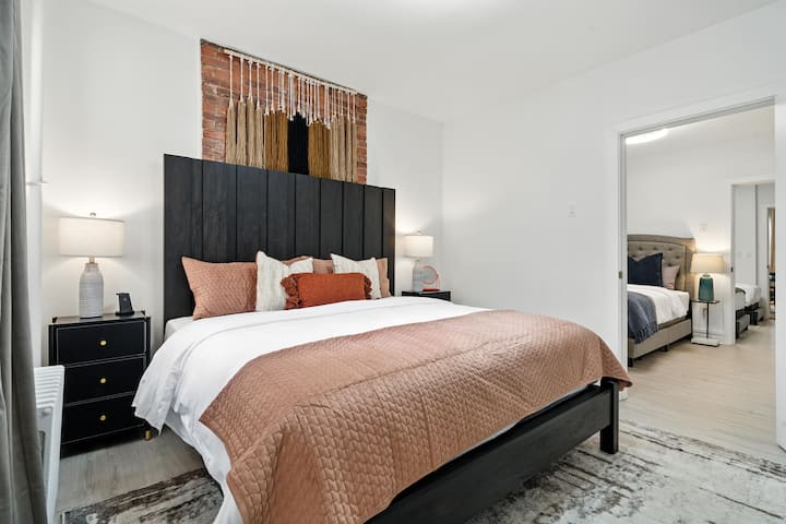 Private Parking + Living Room + Close To Manhattan - Union City, NJ