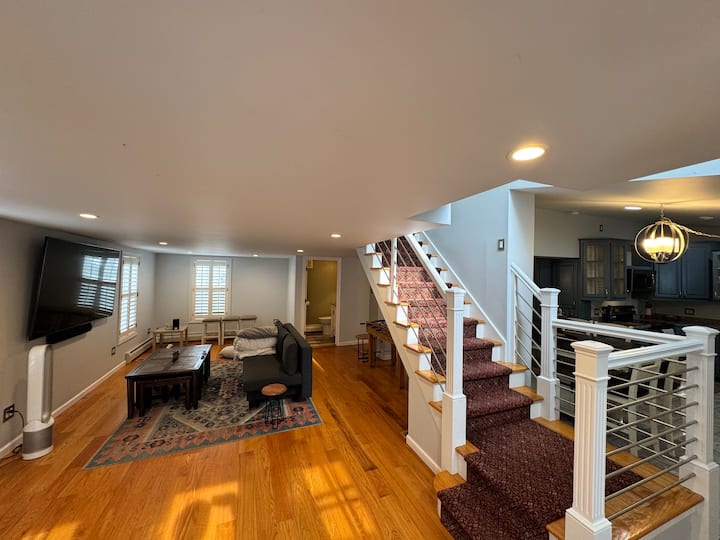 Huge Luxury Apt Downtown Mystic -