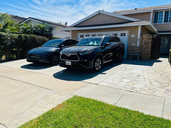 C102- Great Room Near Disneyland - Fountain Valley, CA