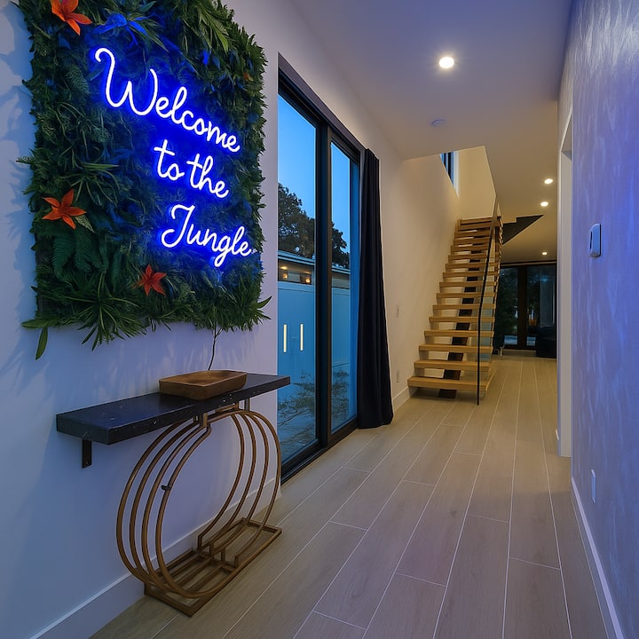Luxury Jungle Duplex W/ 2 Pools, Sauna + Spa - Fort Lauderdale