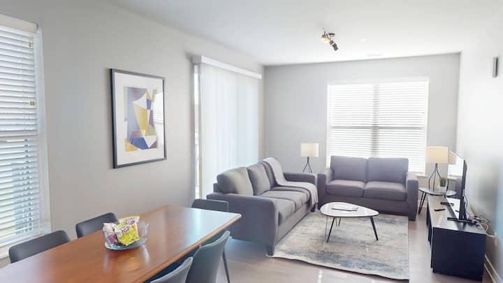 Gorgeous 3 Bedroom In Brookfield - Brookfield, WI