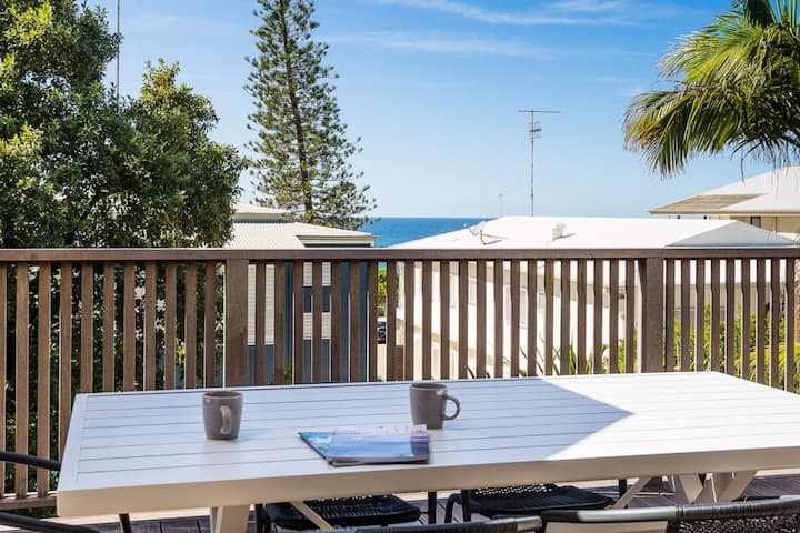 A Ray Of Sunshine Beach Shack - Upper Level - Noosa Heads