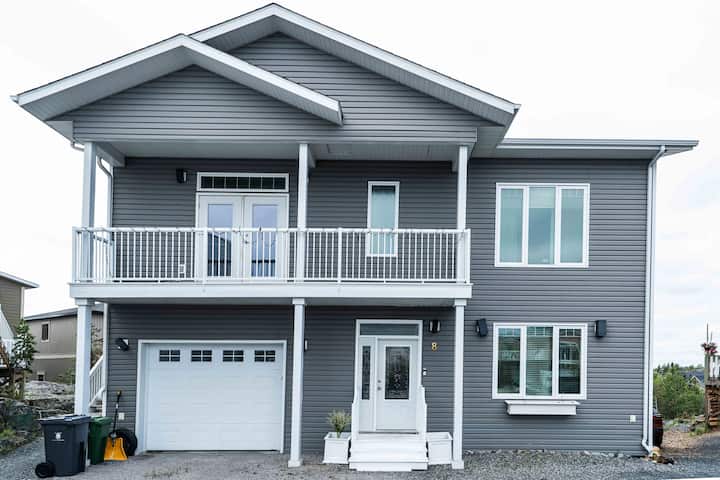 Northern Solace, 2 Beds, 2 Baths, Airport Pickup - Yellowknife