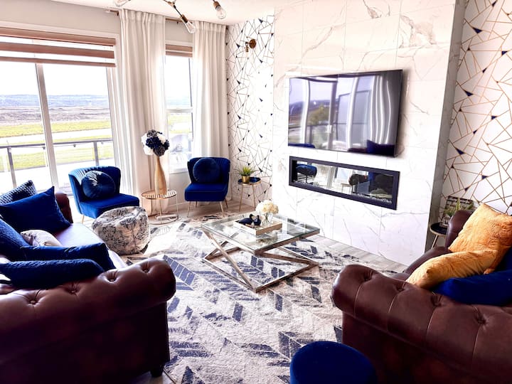 Luxury Calgary Seton Home4-br, 3.5-bath A/c - Calgary
