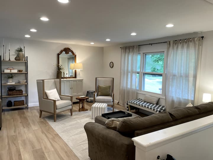 Family Friendly Gameday Home - Iowa City, IA